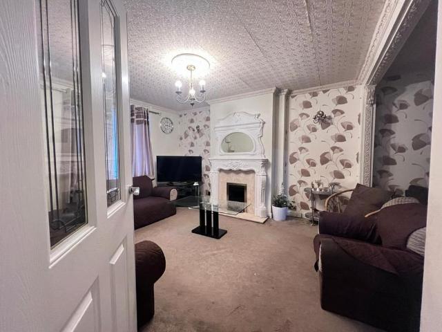 4 bedroom house share to rent