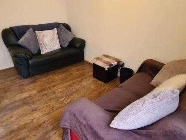4 bedroom house share to rent