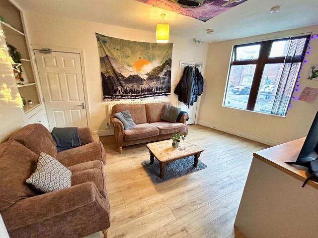 4 bedroom house share to rent