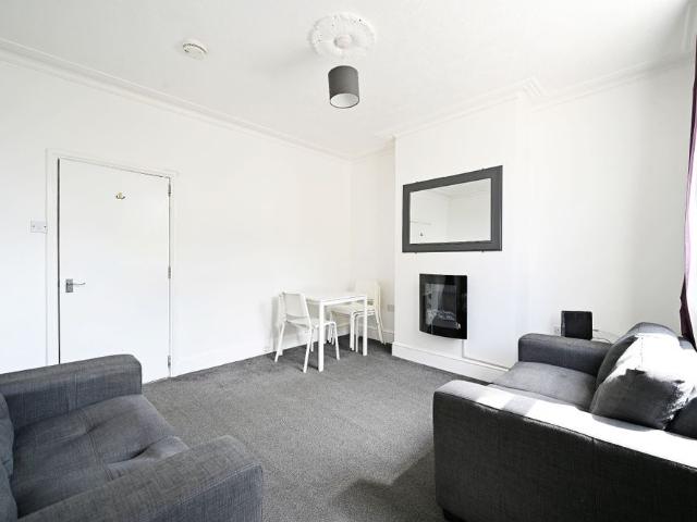 4 bedroom house share to rent