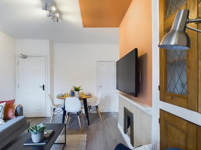 4 bedroom house share to rent