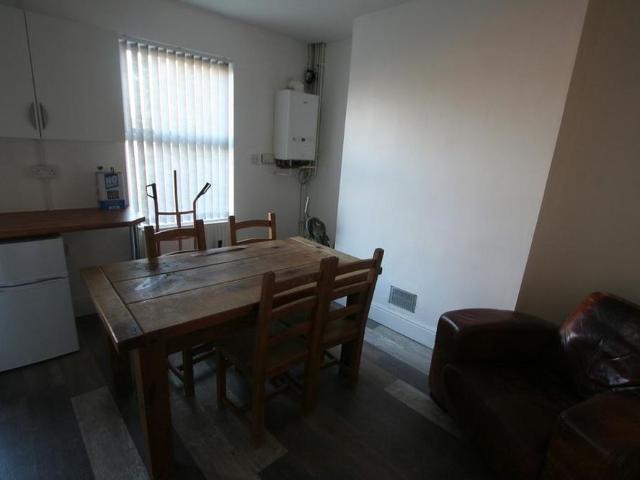 4 bedroom house share to rent