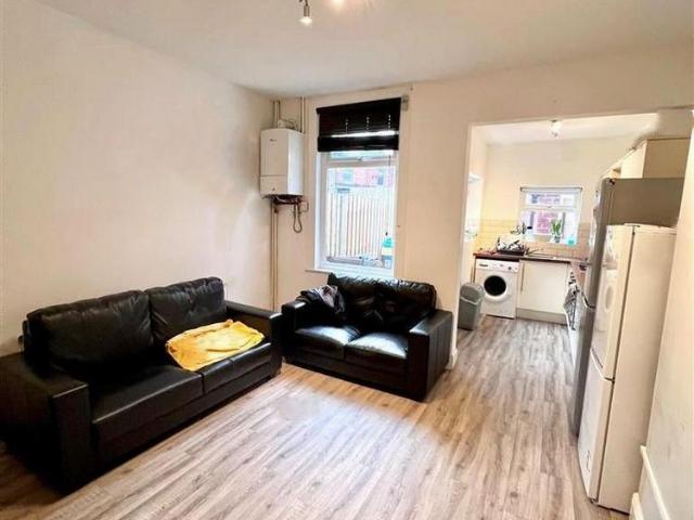4 bedroom house share to rent