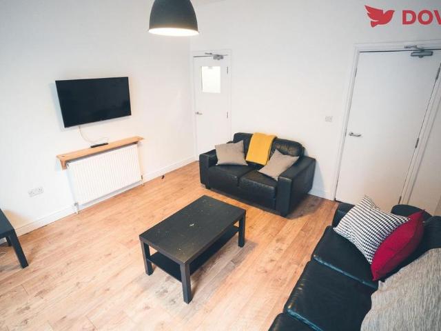 4 bedroom house share to rent