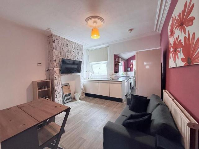 4 bedroom house share to rent