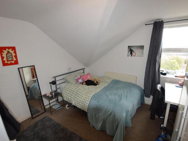 4 bedroom house share to rent