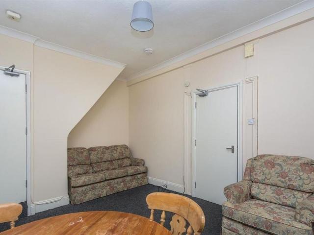 4 bedroom house share to rent