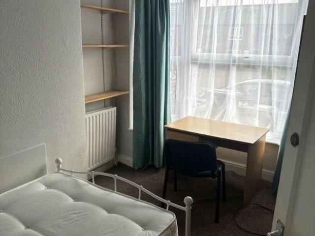 4 bedroom house share to rent
