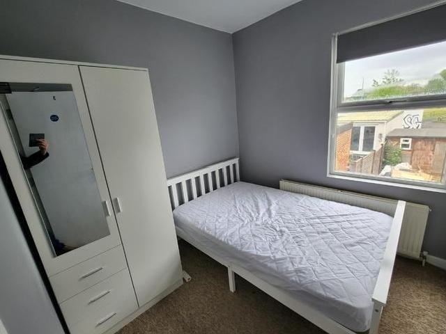 4 bedroom house share to rent