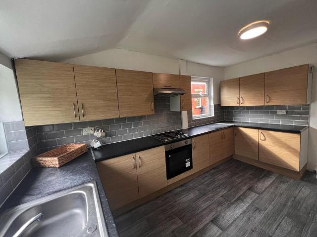 4 bedroom house share to rent