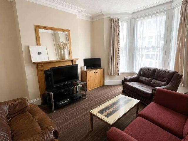 4 bedroom house share to rent