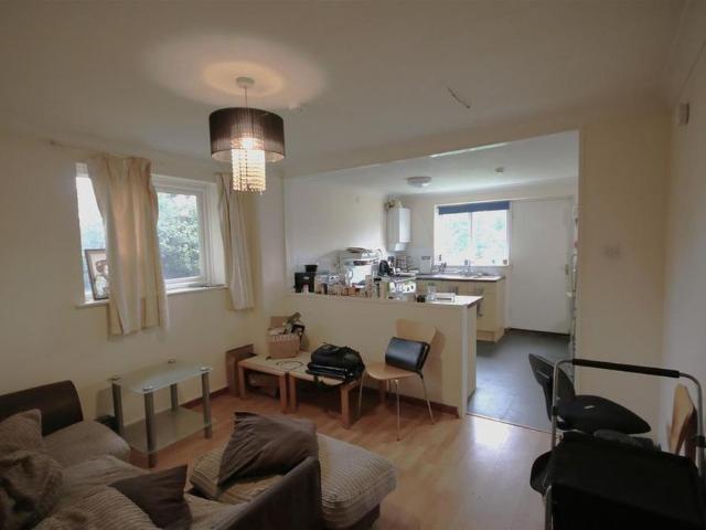 4 bedroom house share to rent