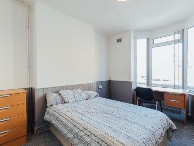 4 bedroom house share to rent