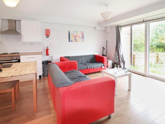 4 bedroom house share to rent