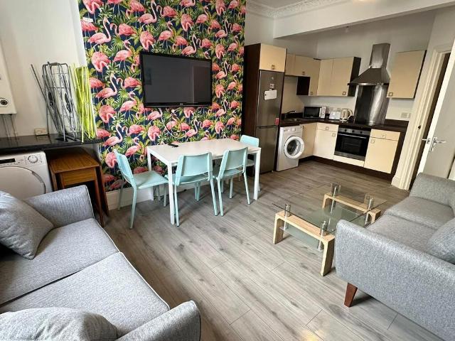 4 bedroom house share to rent