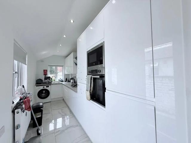 4 bedroom house share to rent