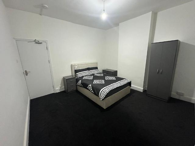 4 bedroom house share to rent