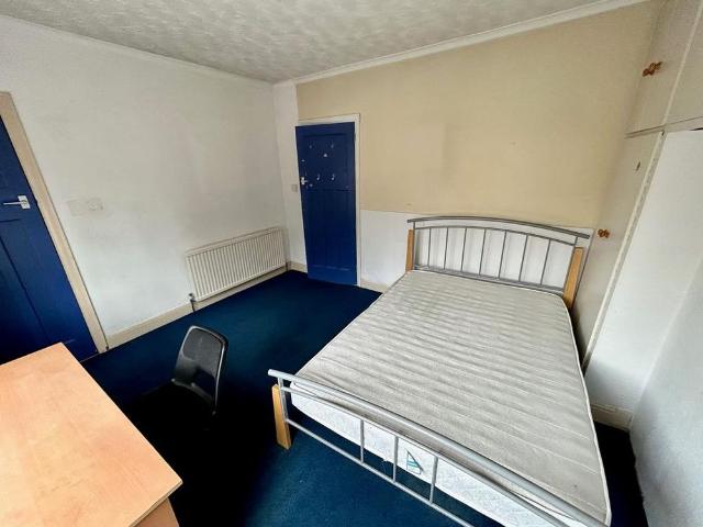 4 bedroom house share to rent