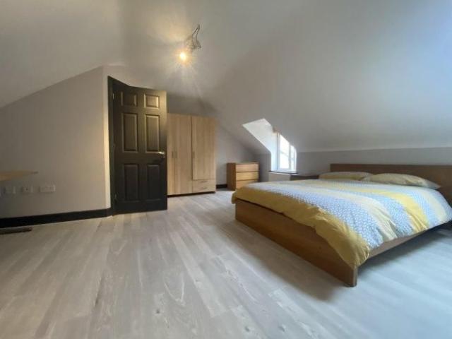 4 bedroom house share to rent