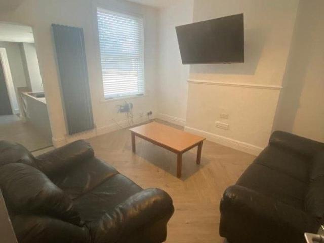4 bedroom house share to rent