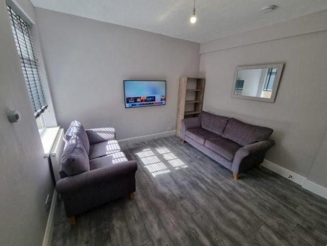 4 bedroom house share to rent