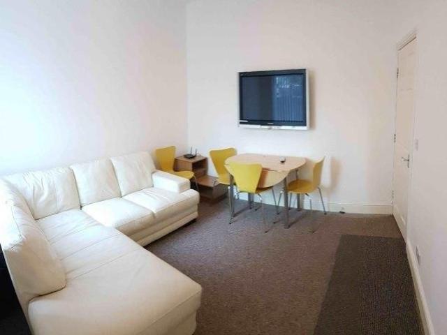 4 bedroom house share to rent