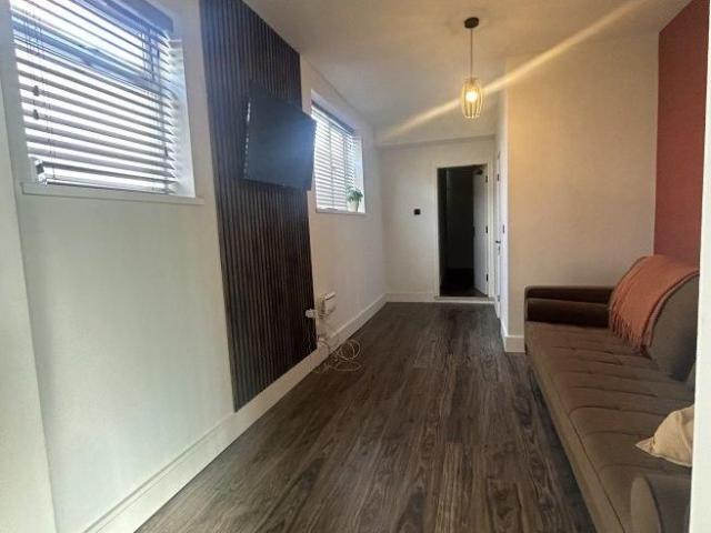 4 bedroom house share to rent