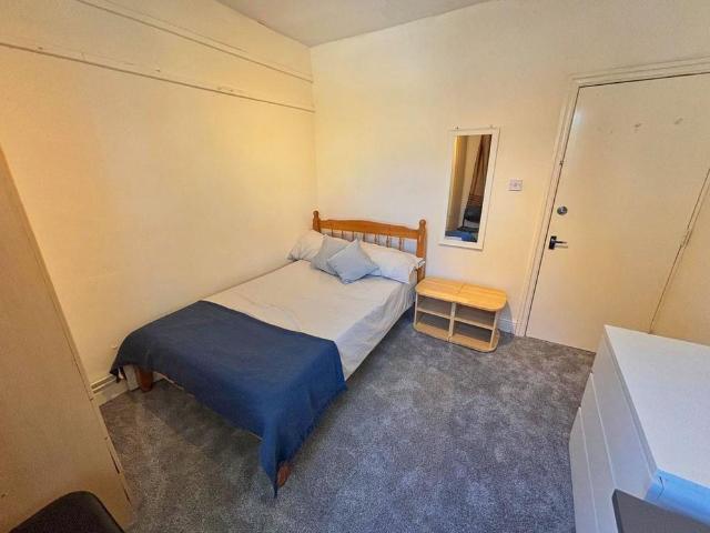 4 bedroom house share to rent