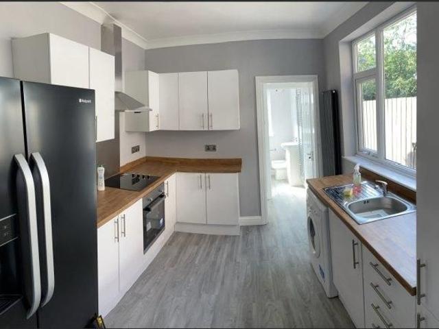 4 bedroom house share to rent