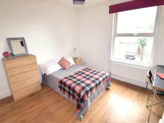 4 bedroom house share to rent