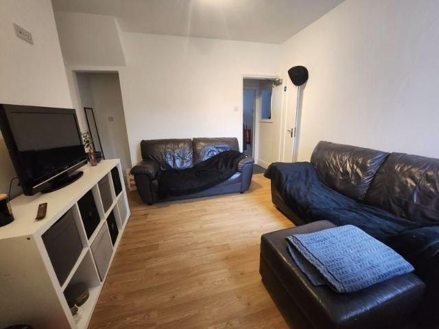 4 bedroom house share to rent
