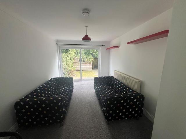 4 bedroom house share to rent