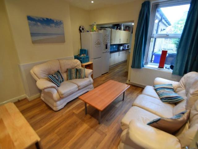 4 bedroom house share to rent