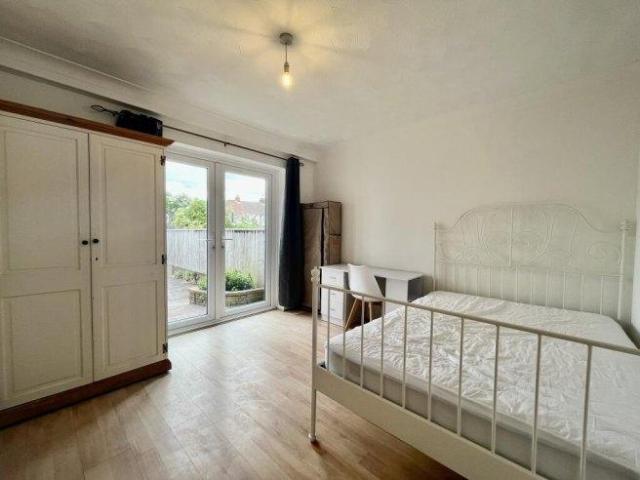 4 bedroom house share to rent