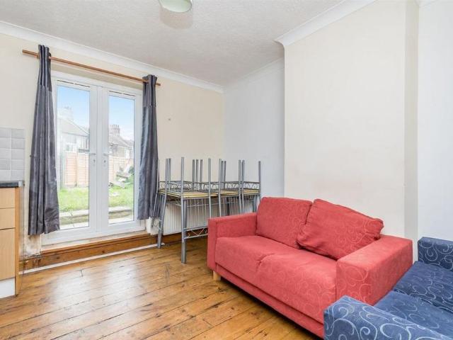 4 bedroom house share to rent