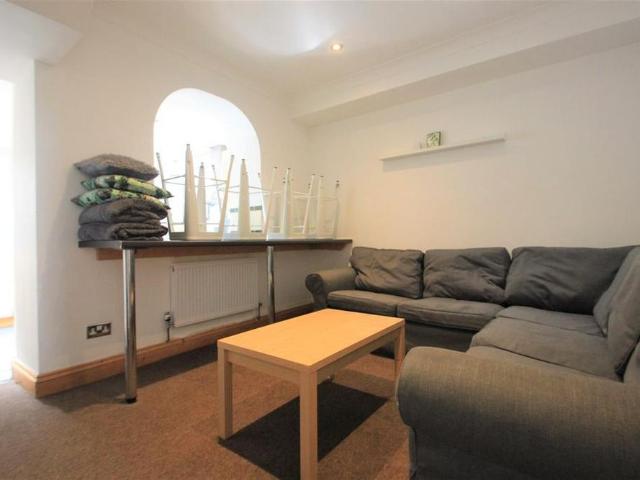 4 bedroom house share to rent