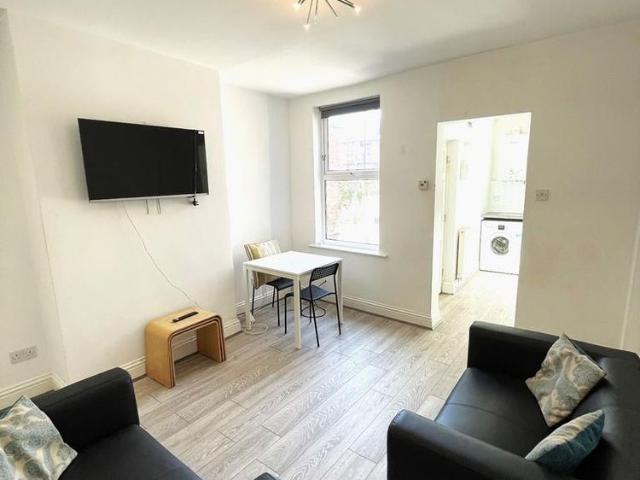 4 bedroom house share to rent