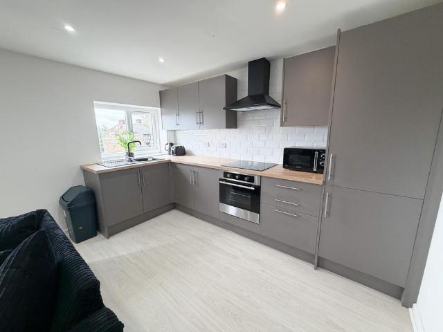 4 bedroom house share to rent