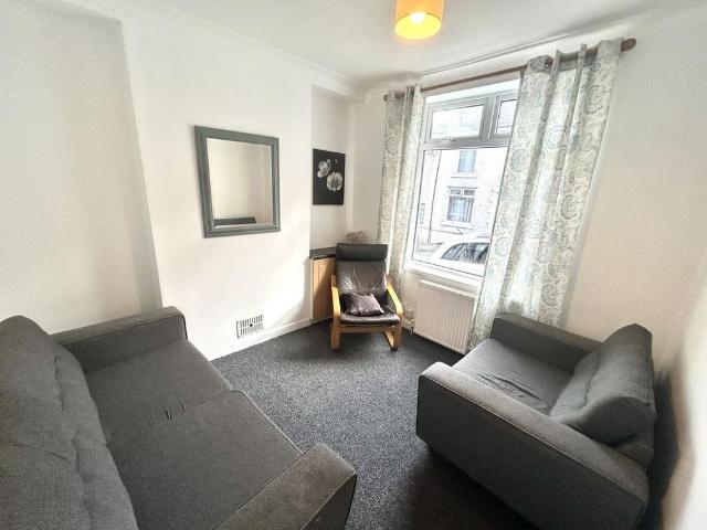 4 bedroom house share to rent