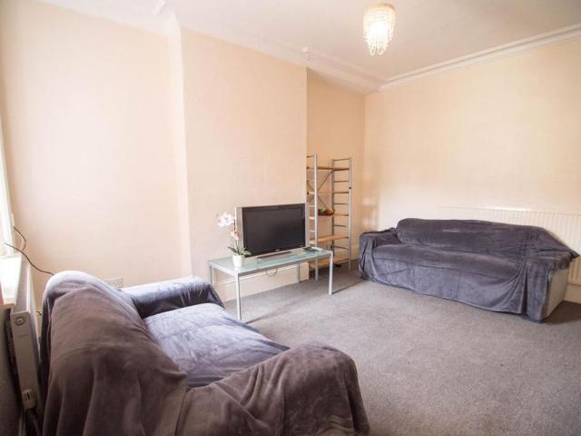 4 bedroom house share to rent