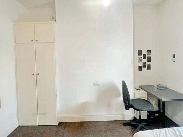 4 bedroom house share to rent