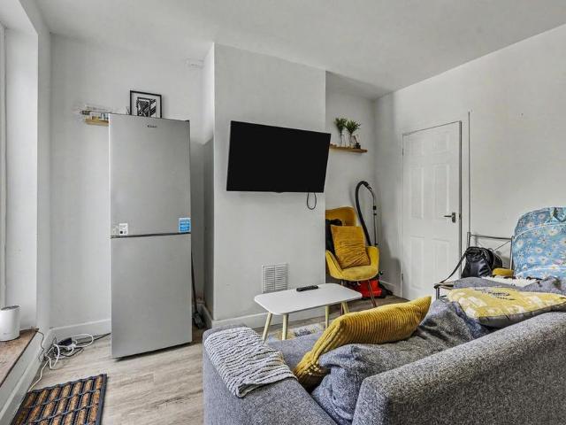 4 bedroom house share to rent
