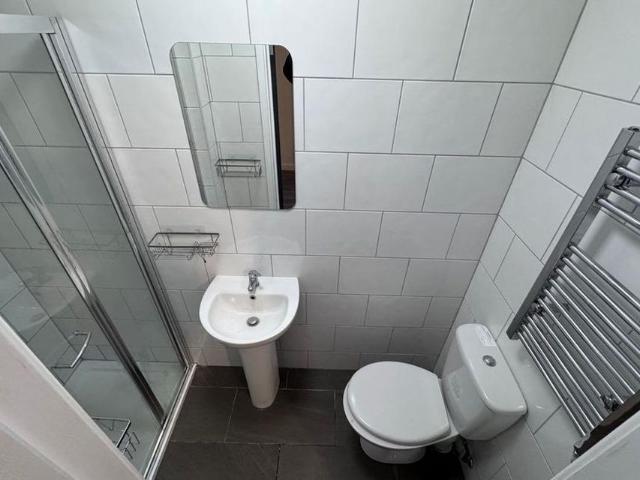 4 bedroom house share to rent