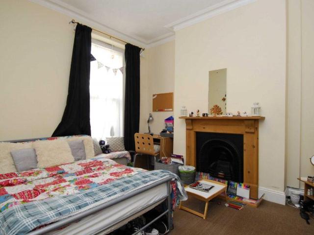4 bedroom house share to rent