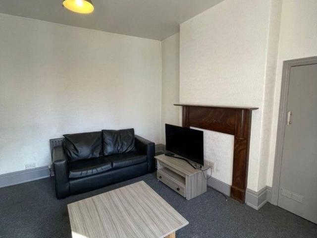 4 bedroom house share to rent
