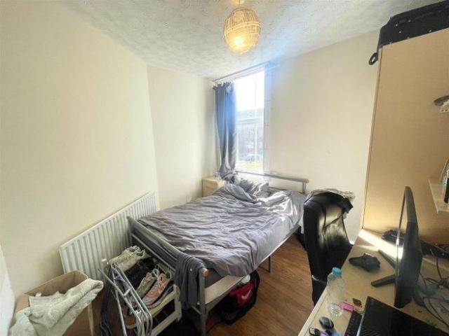 4 bedroom house share to rent