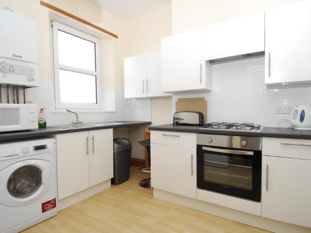 4 bedroom house share to rent