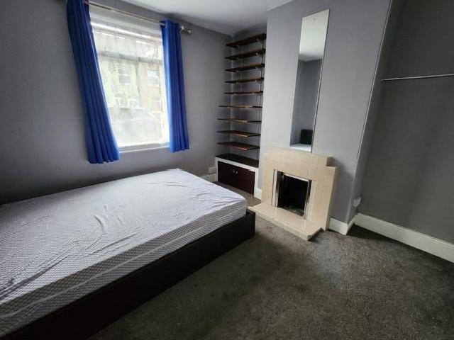 4 bedroom house share to rent