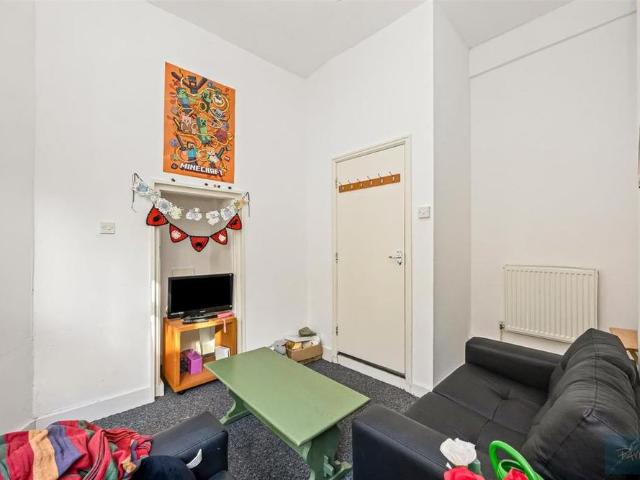 4 bedroom house share to rent