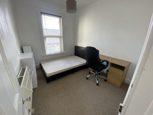 4 bedroom house share to rent